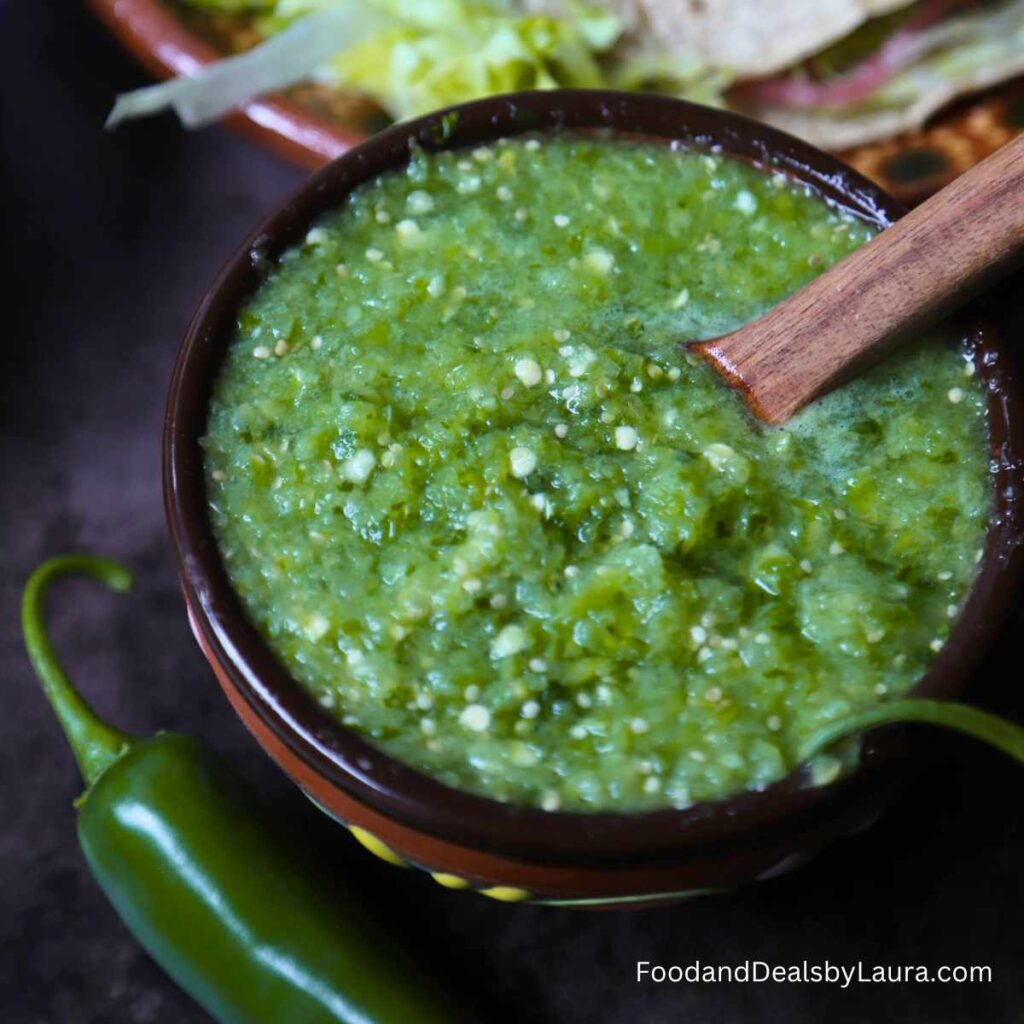 Salsa Verde Cruda: La Mejor Salsa Verde Taquera