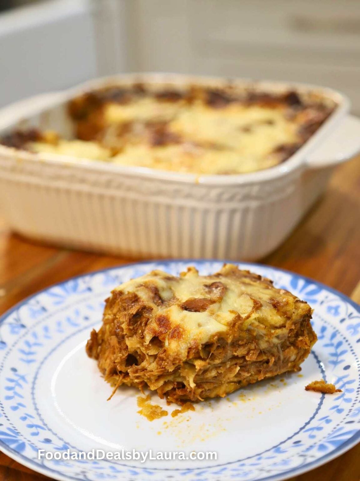 Pastel Azteca de pollo con mole